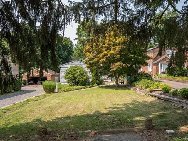 14 Marlan Ct, Sea Cliff, NY 11579