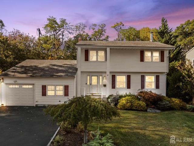 14 Mayling Ct, Edison, NJ 08837