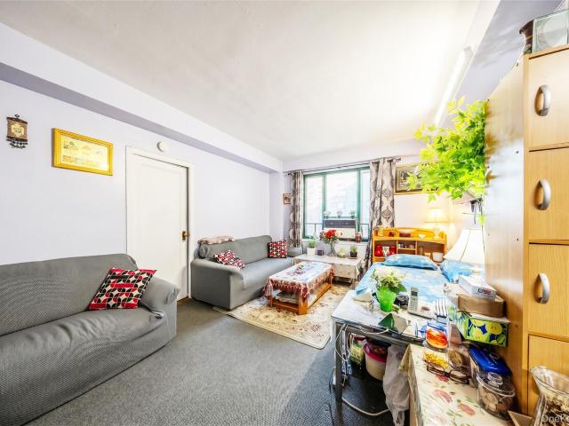 14 Metropolitan Oval 8D
