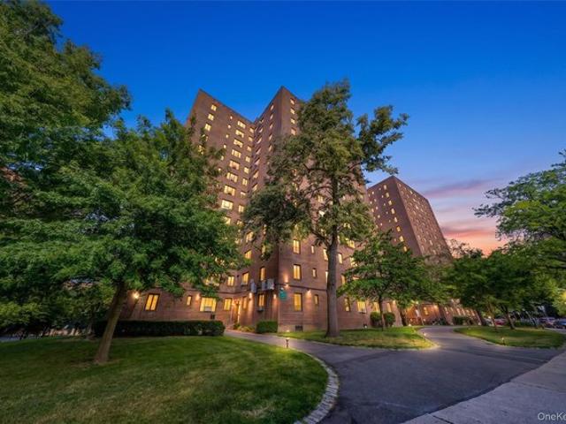 14 Metropolitan Oval Apt 8D, Bronx, NY 10462
