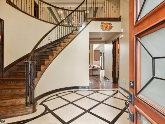 14 Michelle Ln