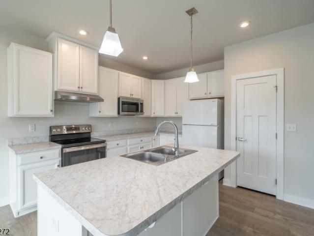 14 Mountain View Ln