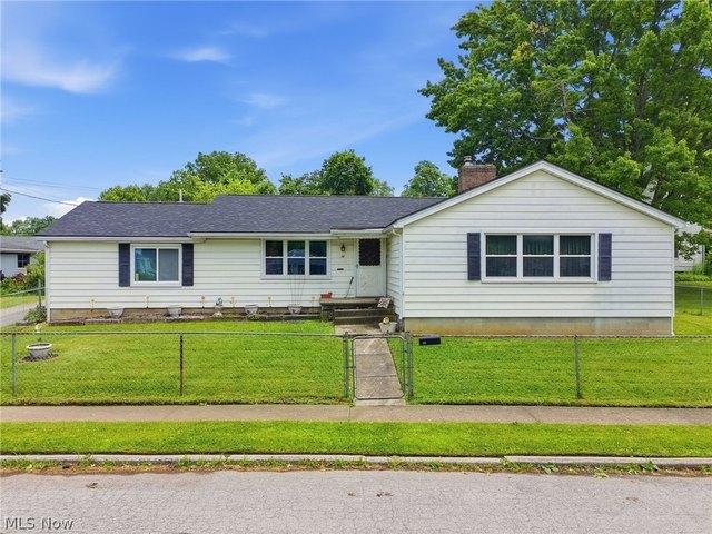 14 N Cross St, Columbiana, OH 44408