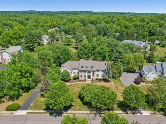 14 N Stone Hedge Dr