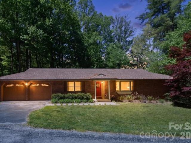 14 N Willow Wood Trl, Hendersonville, NC 28739