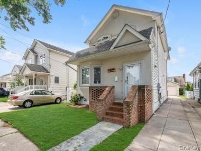 14 N 4th St, New Hyde Park, NY 11040