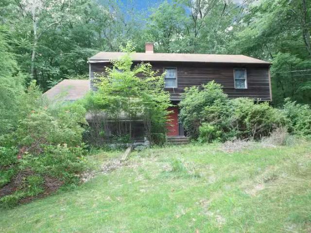 14 NEW LEBBON RD, SANDY HOOK, CT 06482 Single Family Residence.