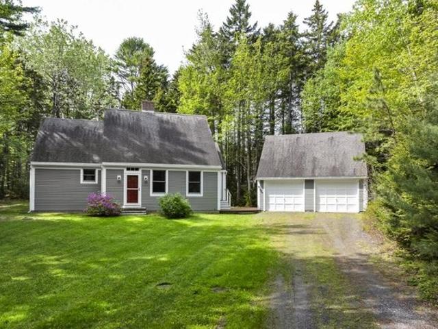 14 Paradise Ln, Southport, ME 04576