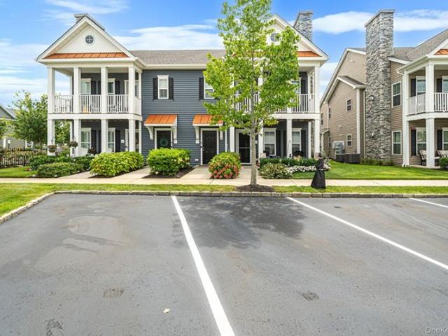 14 Park Dr S, East Islip, NY 11730