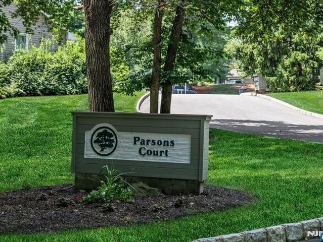 14 Parsons Ct, Mahwah, NJ 07430