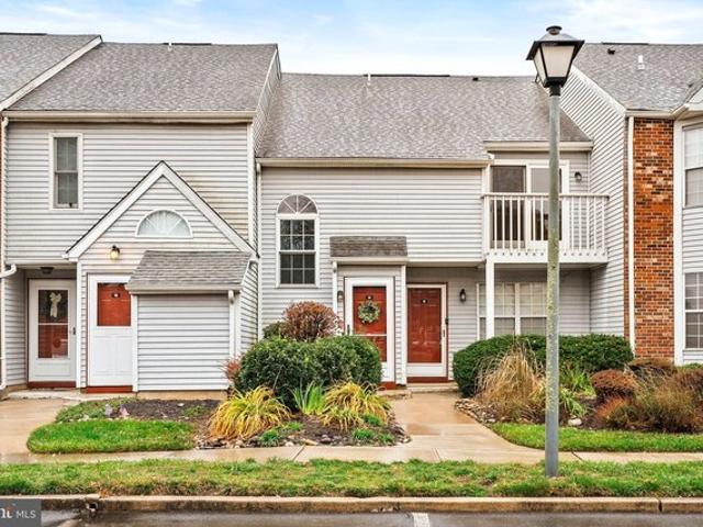 14 Pinewood Dr, Hamilton, NJ 08690