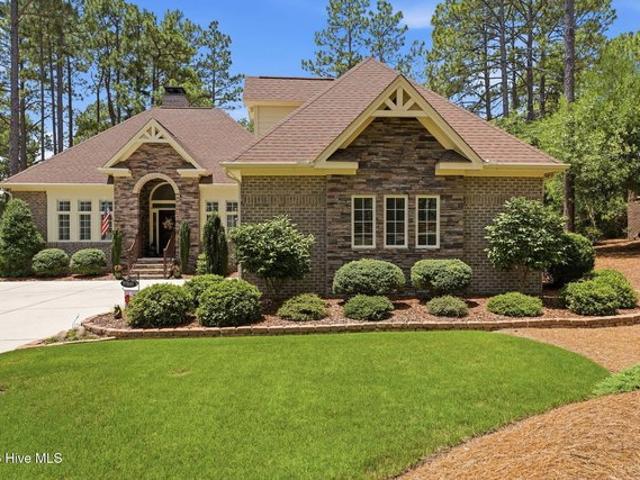 14 Plantation Dr, Southern Pines, NC 28387
