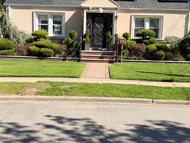 14 Plymouth St, New Hyde Park, NY 11040 | MLS #993585 | Compass