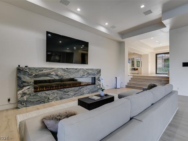 14 Promontory Ridge Drive