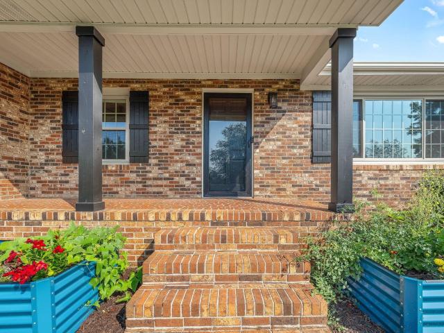 14 Queensbury Drive