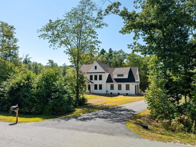 14 Raspberry Ln, Topsham, ME 04086