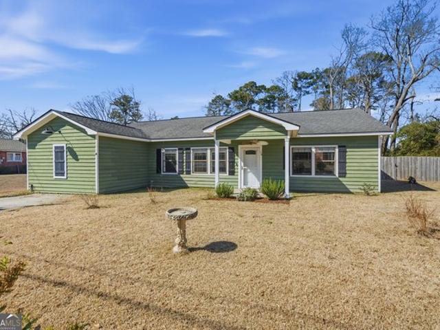 14 Redmond Ave, Garden City, GA 31408