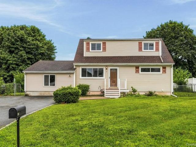 14 Robyn Dr, Monroe, NY 10950