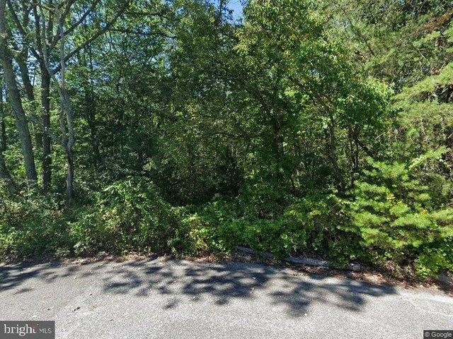 14 Robin Ln, West Berlin, NJ 08091