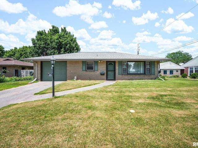 14 Rose Ct, Pekin, IL 61554