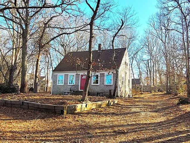 14 S Yarmouth Rd, Dennis, MA 02638