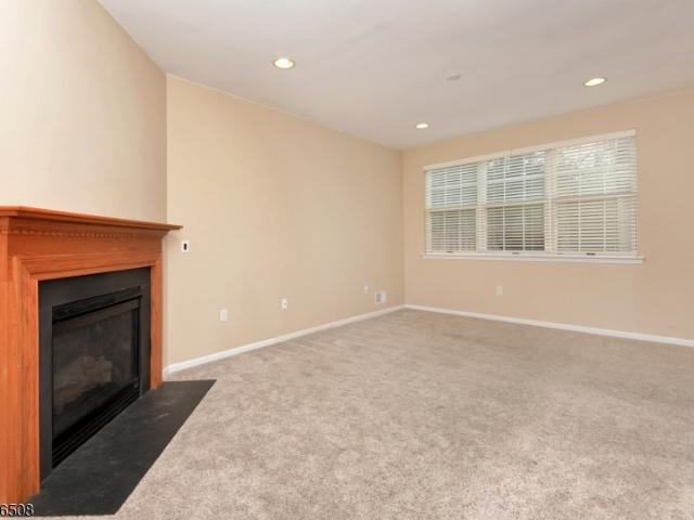 14 Scarlet Oak Dr