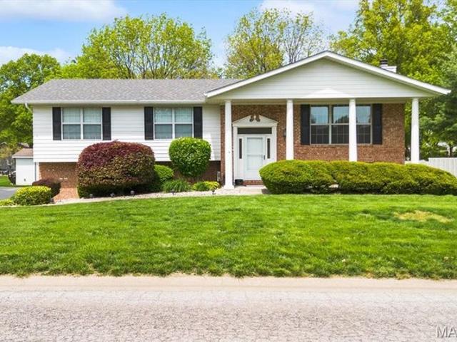 14 Sandwedge Dr, Belleville, IL 62220