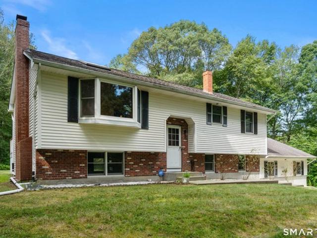 14 Sarah Dr, Montville, CT 06382