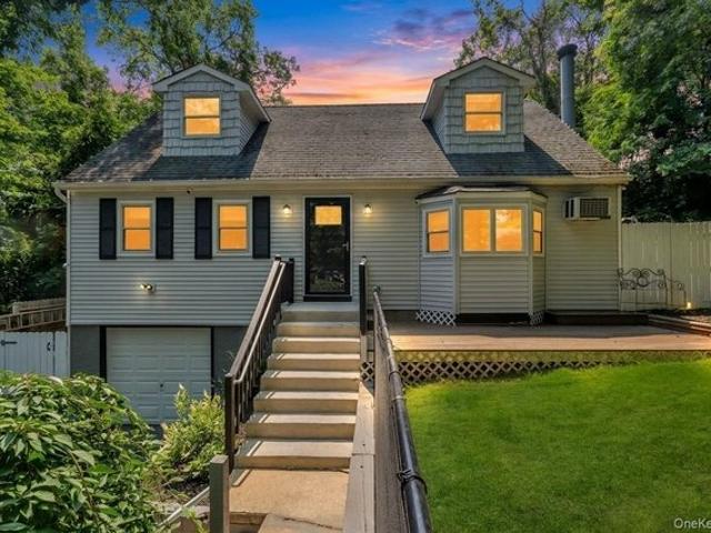 14 Seaside Ave, Sound Beach, NY 11789