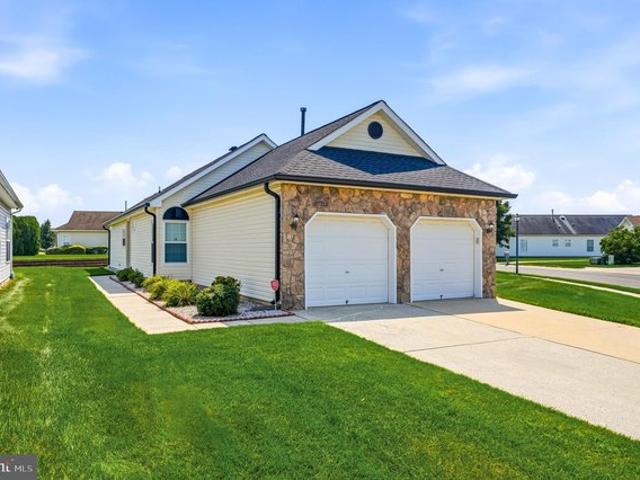 14 Spring Ln, Edgewater Park, NJ 08010