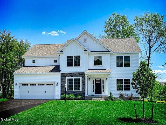 14 Stone Creek Dr, East Greenbush, NY 12061