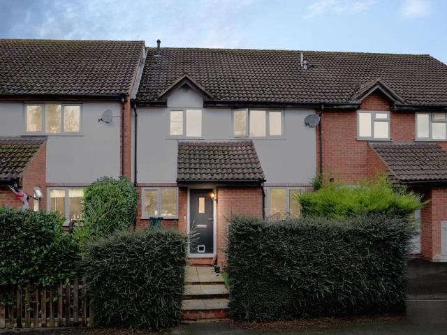14 Stonecrop Road, Guildford 2 bed terraced house to rent £1,550 pcm £358 pw