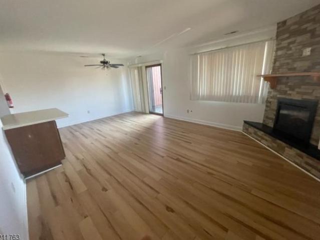 14 Stonehill Dr #1, Vernon, NJ 07462