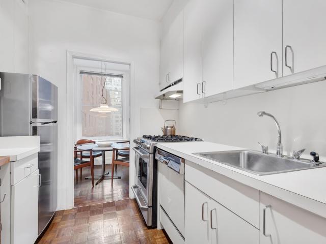 14 sutton place s 8g