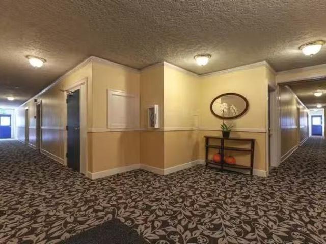 14s 1037 NW 20th Ave