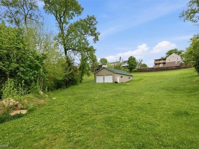 14th Ave, Parkersburg, WV 26101