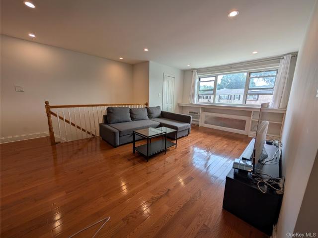 15048 Jewel Avenue 70B