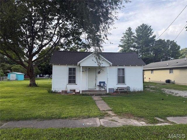 1504 Ohio Ave, Windsor, IL 61957