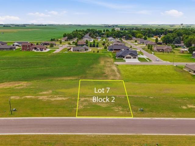 1504 Castle St, Larchwood, IA 51241