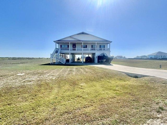 1504 Cape Velero Dr, Rockport, TX 78382
