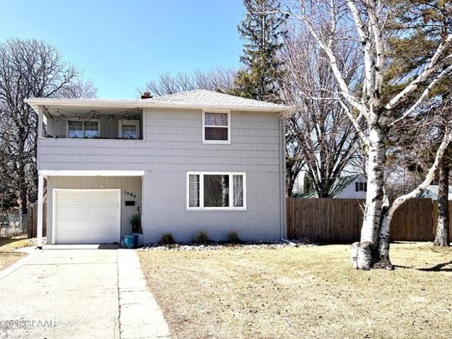 1504 Cherry St, Grand Forks, ND 58201