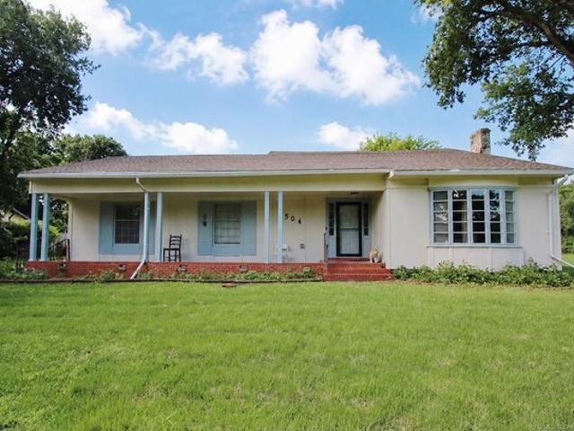 1504 E 7th St, Okmulgee, OK 74447