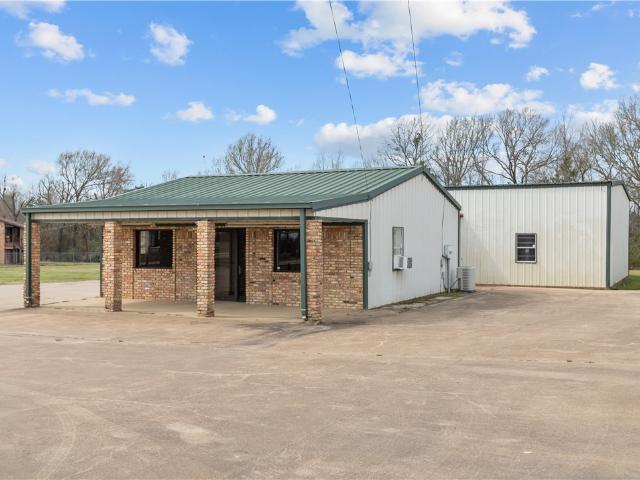 1504 E Loop 304
