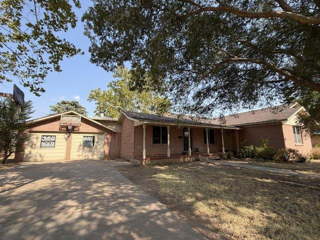 1504 El Paso St, Wellington, TX 79095