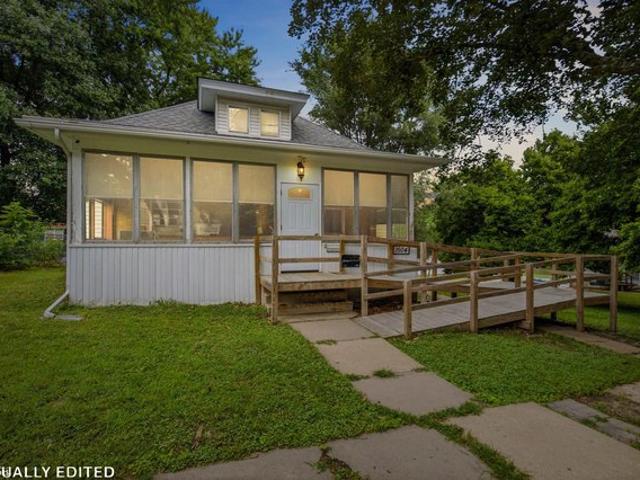 1504 Grove St, Burlington, IA 52601