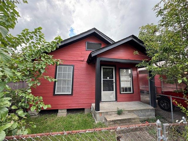 1504 Luzon St, Houston, TX 77009
