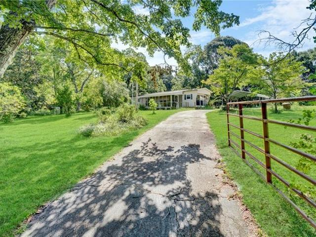 1504 Park Ridge Dr, Seneca, SC 29672