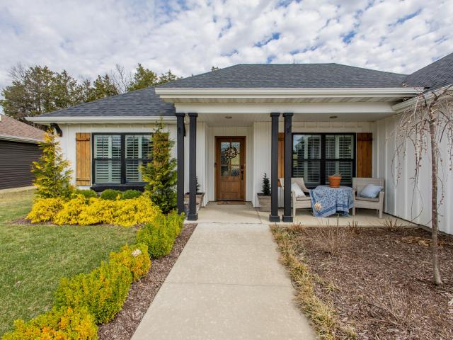 1504 spring mountain dr