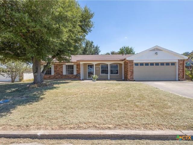 1504 W 6th St, McGregor, TX 76657