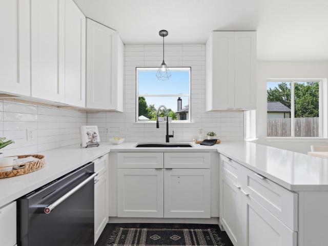 1504 Waterfall Ave